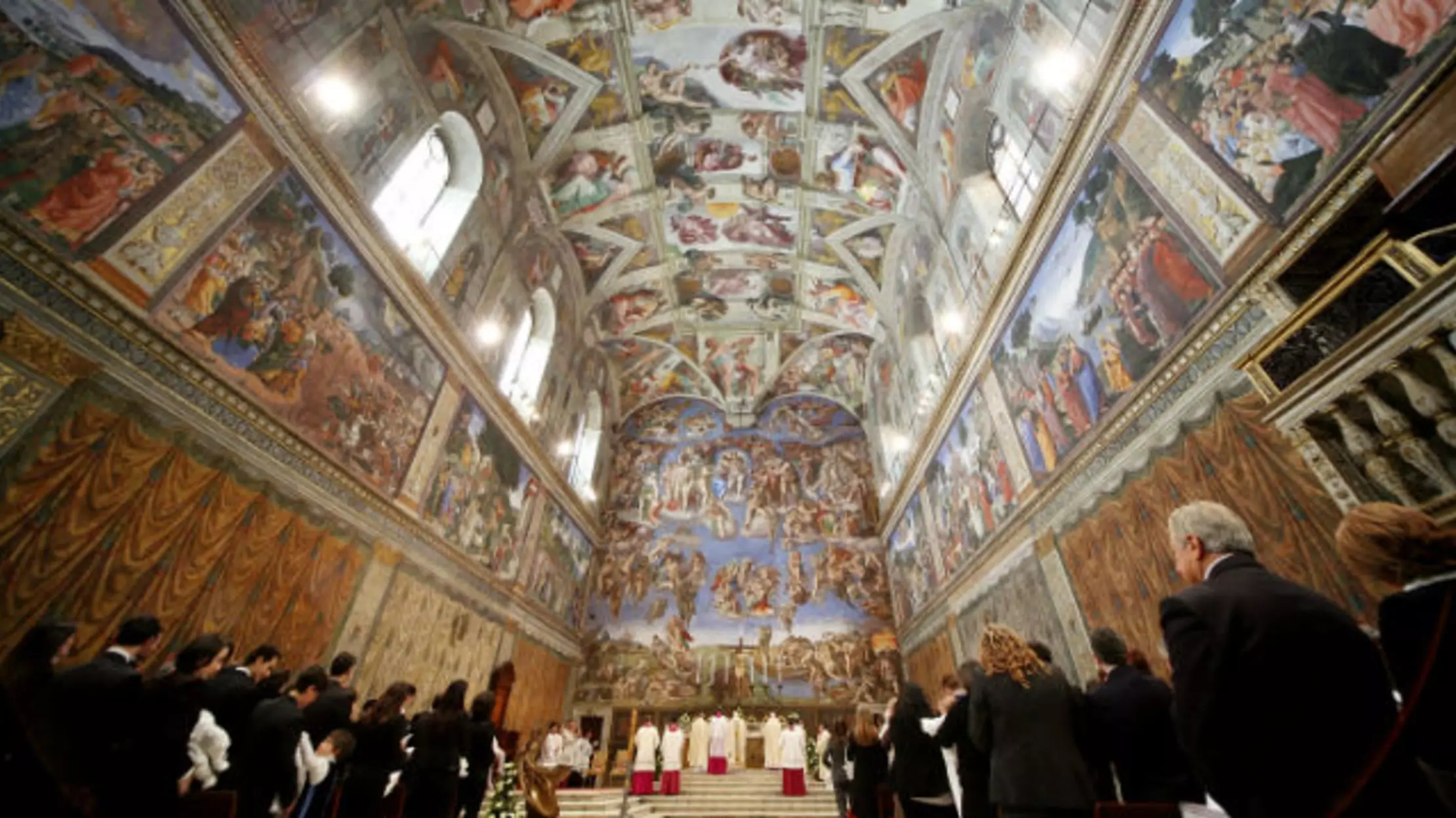 15 Amaqiniso Aphakeme NgeSistine Chapel