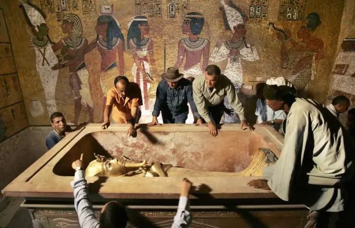 Mga Kamatuoran ni Haring Tutankhamun 1227_4