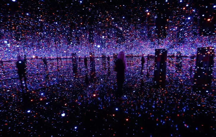 Yayoi Kusama-ի ծաղկով լցված նոր ինստալյացիան արվեստասերներին կարմիր է տեսնում 12779_9