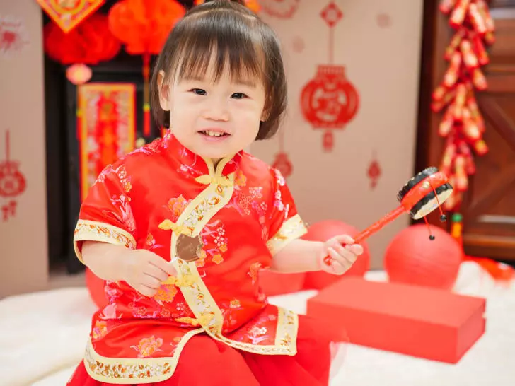 Puppelchen verkleed fir Chinesesch Neit Joer