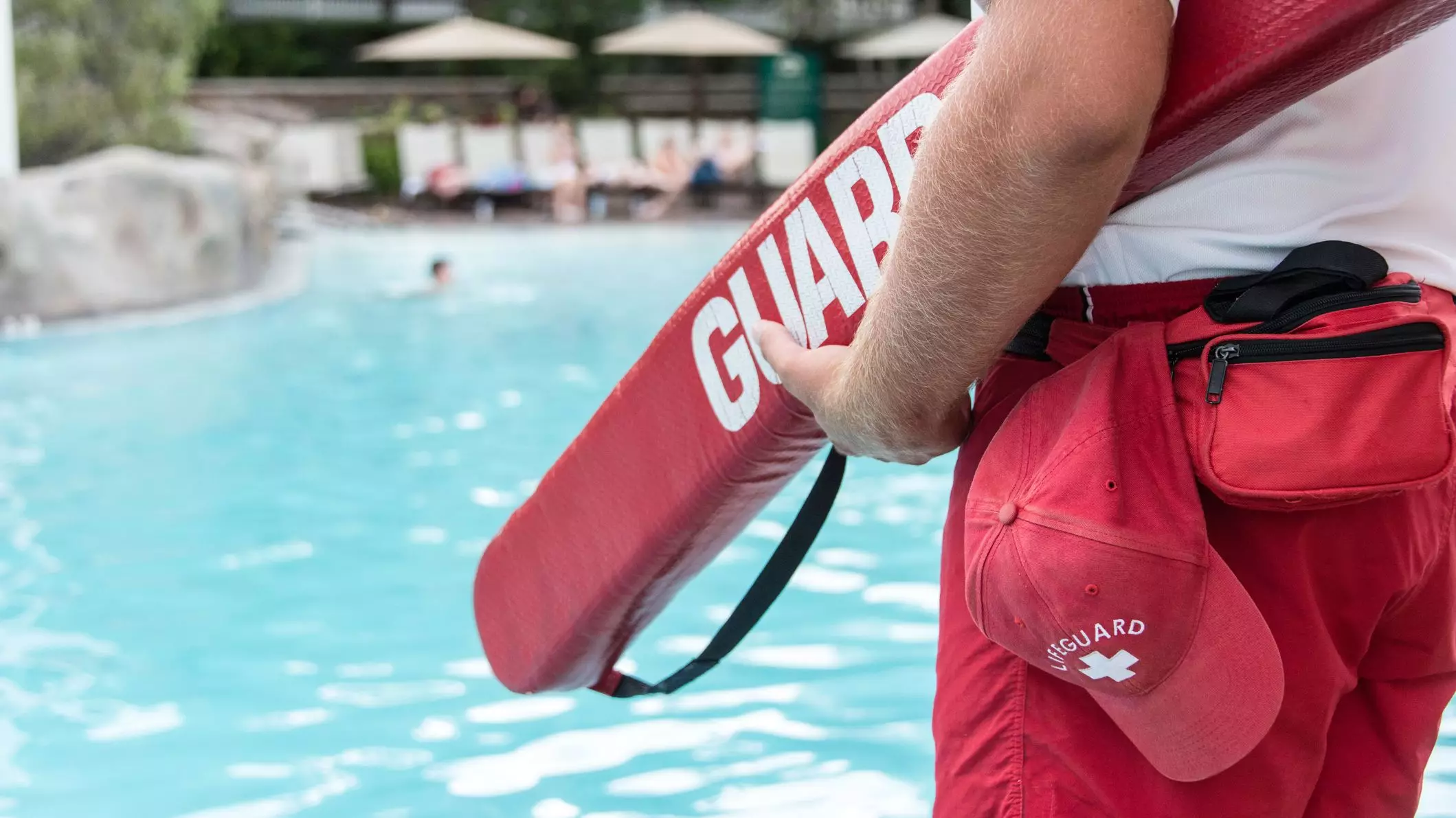 15 Segreti dietro le quinte dei bagnini in piscina