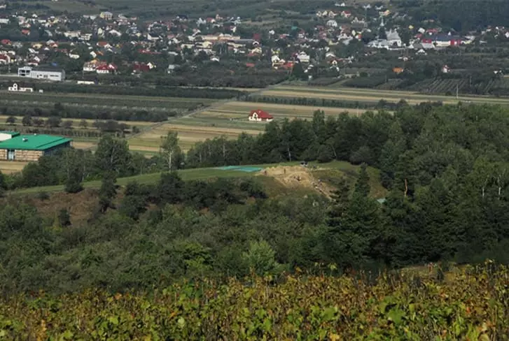 Abacukuzi b'ivya kera bavumbuye urukuta rumaze imyaka 3700 muri Polonye 14599_1