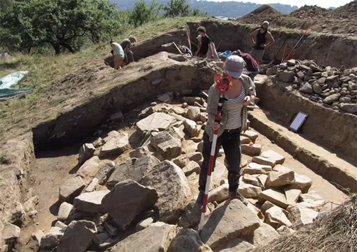 Arqueólogos descubren muro de 3700 años de antigüedad en Polonia 14599_2