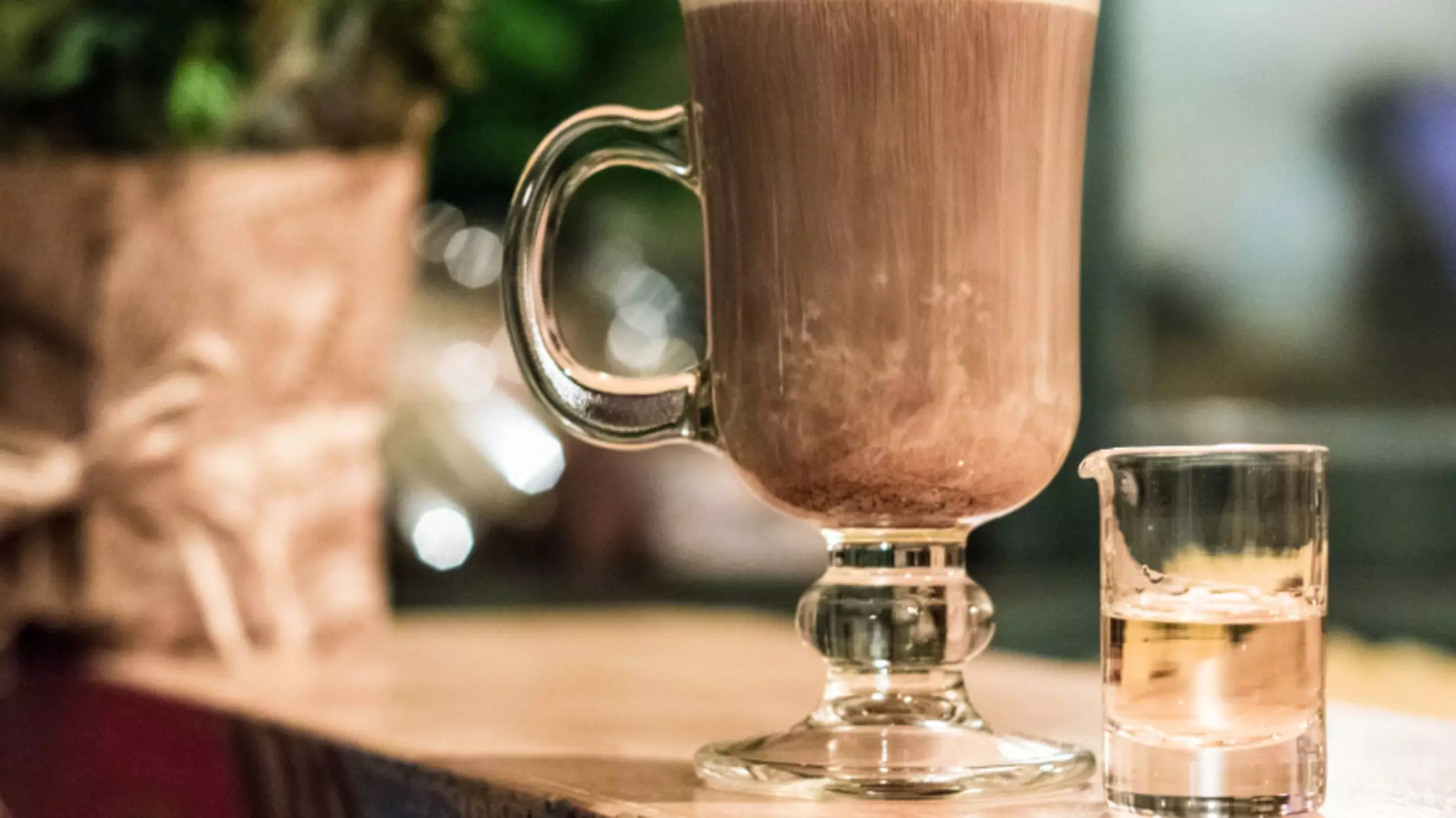 Unsa ang Husto nga Paagi sa Paghimo og Irish Coffee?