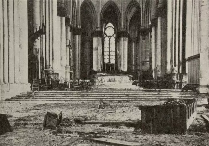 WWI ýüzýyllygy: Reims Cathedral Burns 16123_3