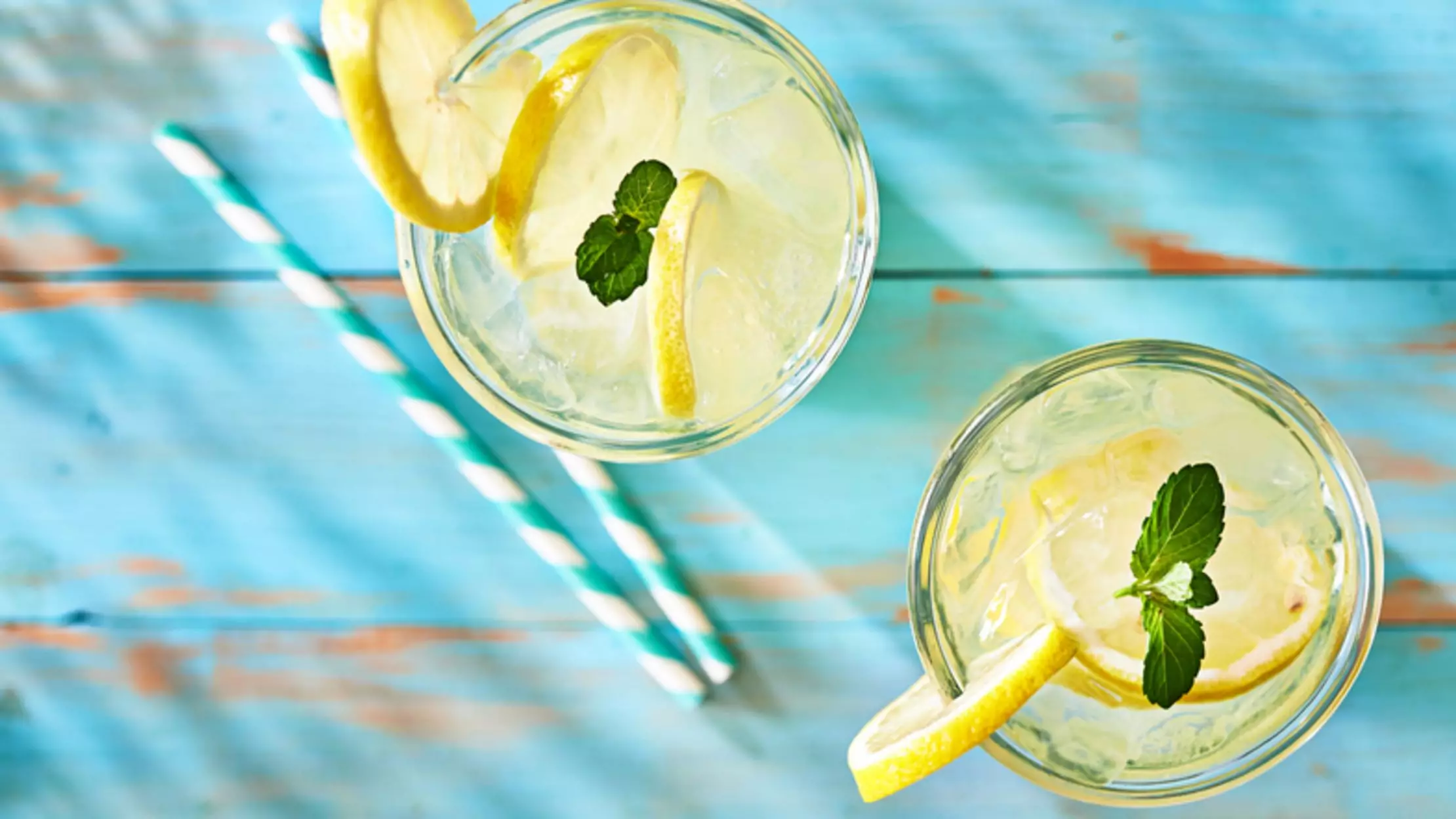 12 Zutaten déi Dir wëllt op Är nächst Limonade derbäisetzen