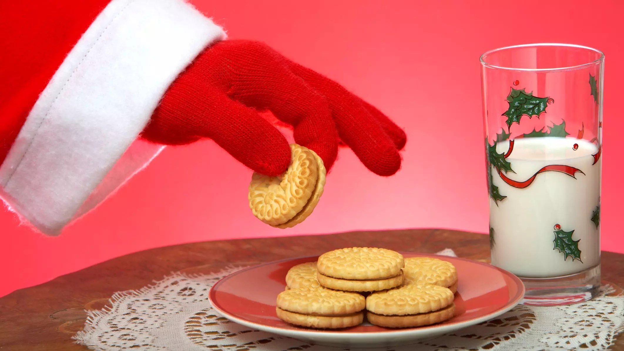 Hoefolle gewicht soe Santa krije fan it iten fan molke en koekjes by elk hûs dat hy besiket?