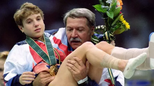 Kiam Kerri Strug faris olimpikan historion en 1996