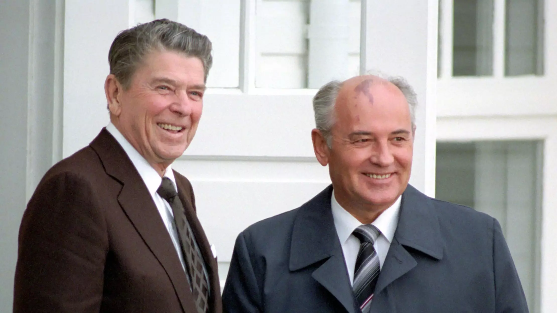 Da et møde i 1986 mellem Ronald Reagan og Mikhail Gorbatjov skabte kaos på Island