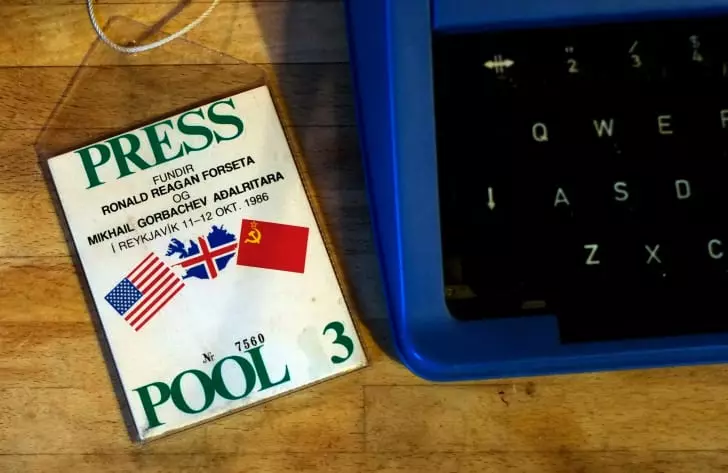 Nuair a rinne Cruinniú idir Ronald Reagan agus Mikhail Gorbachev i 1986 scrios ar an Íoslainn 1927_1