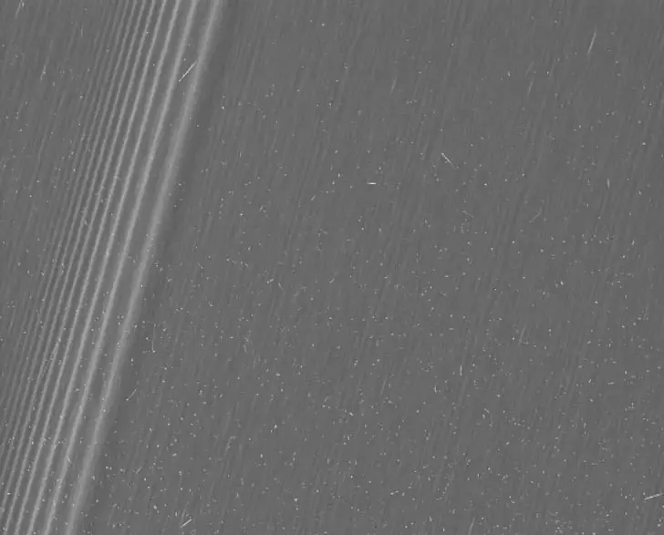 Plongez dans les anneaux de Saturne avec de superbes nouvelles images de la NASA 19282_2