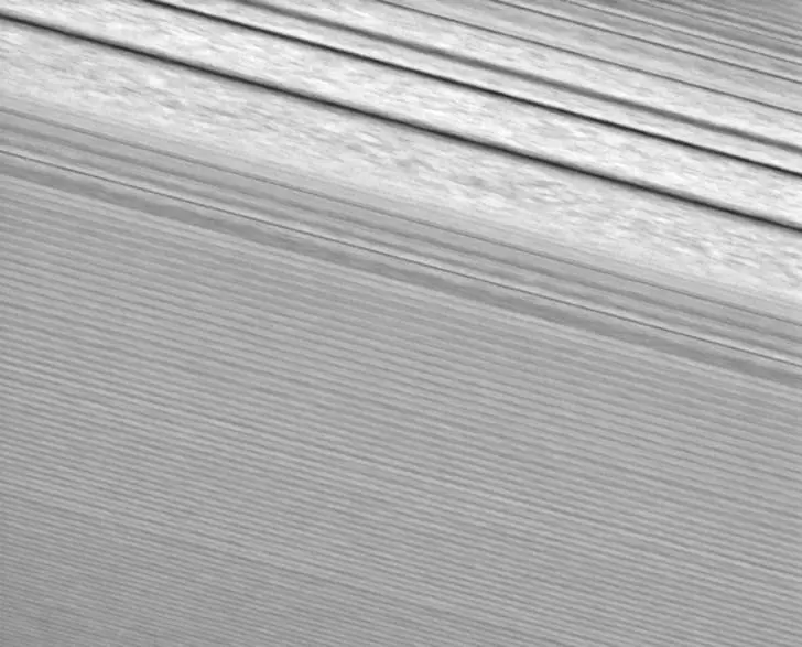 Plongez dans les anneaux de Saturne avec de superbes nouvelles images de la NASA 19282_3