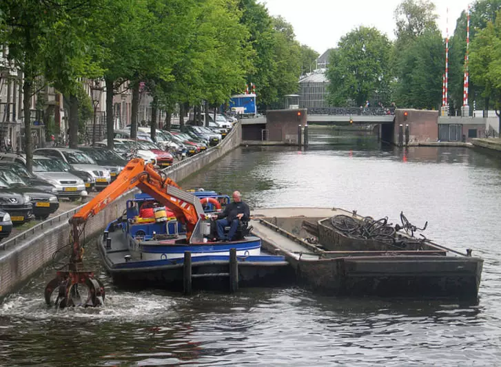 9 ongebruikelijke voorwerpen gevonden in rivieren over de hele wereld 21873_2