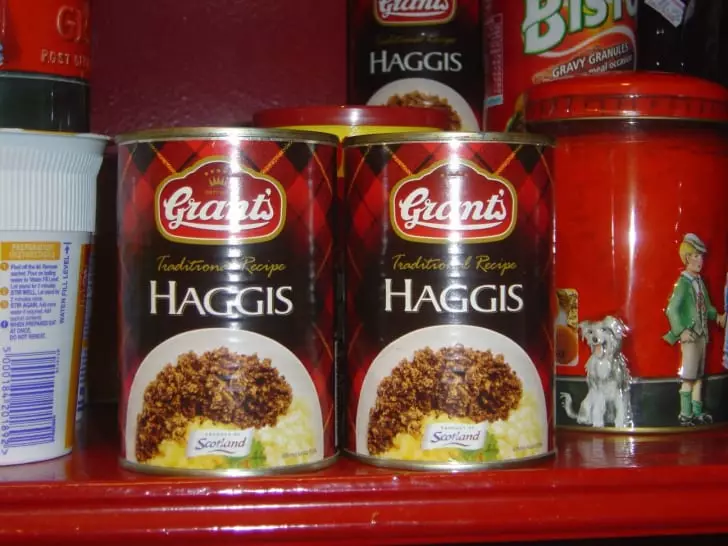 Ma haggis am'zitini pa shelufu ya sitolo