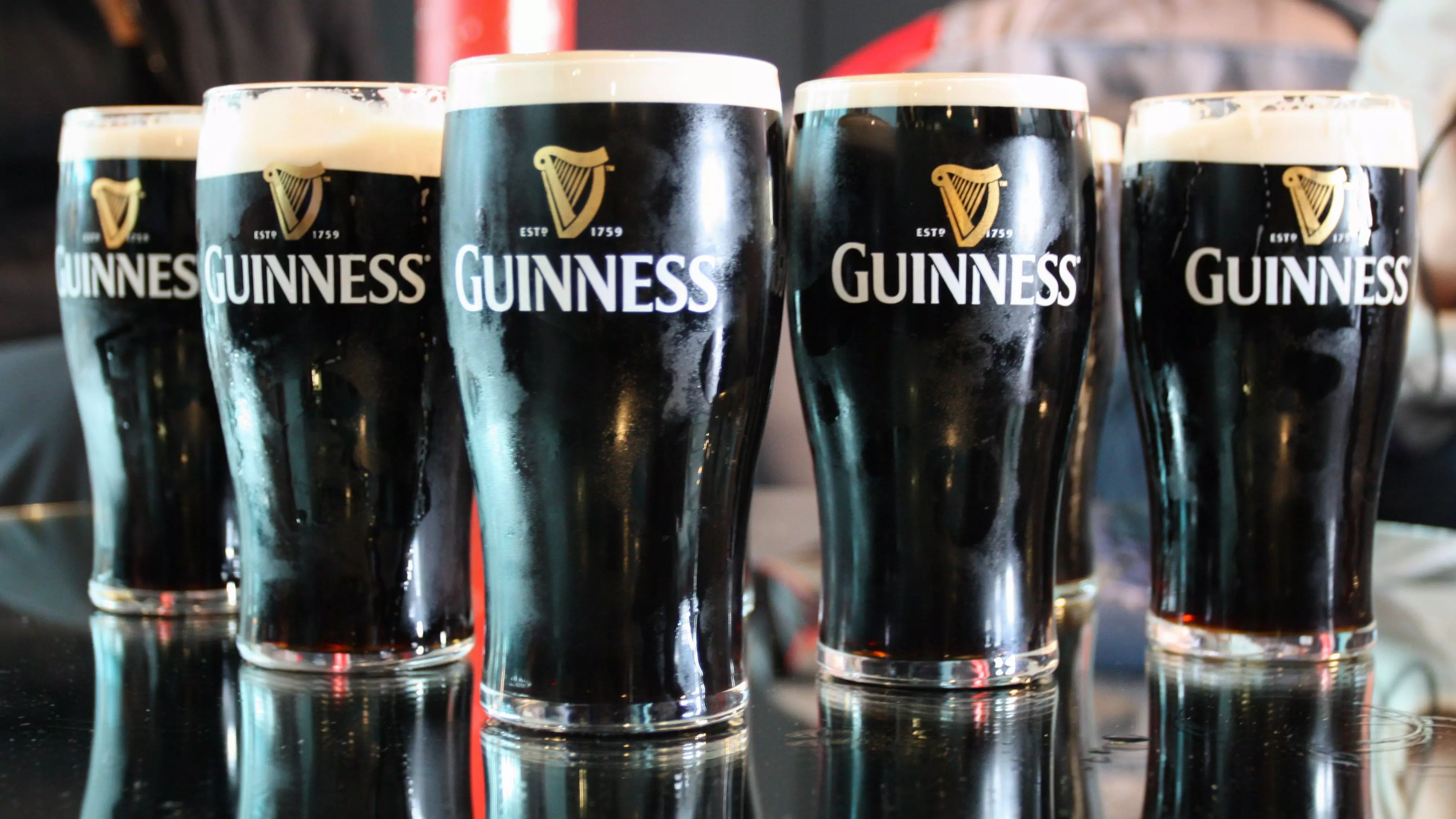 Sláinte! 15 Faʻamatalaga e uiga i le Guinness Beer