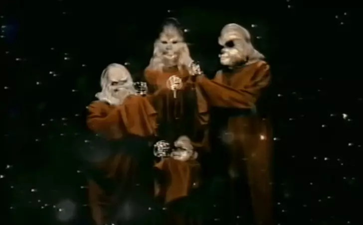 An Taobh Dorcha: Stair Bhéil ar The Star Wars Holiday Special 2295_10