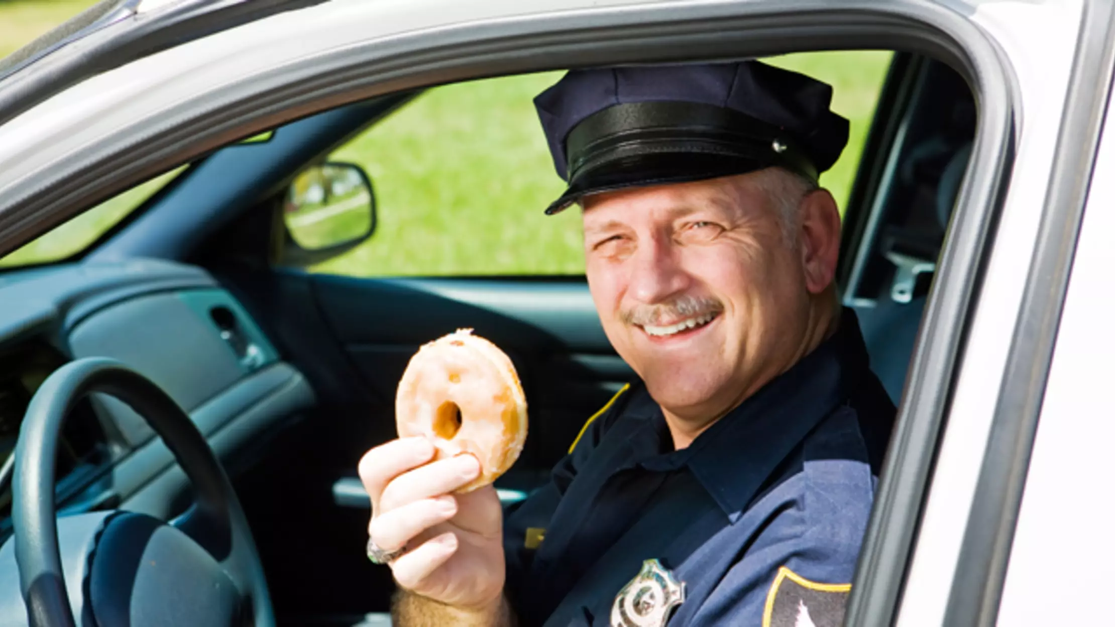 Kodi stereotype ya Cops ndi Donuts imachokera kuti?