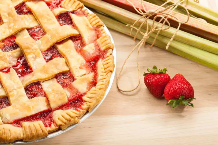 Pie rhubarb strawberry ah.