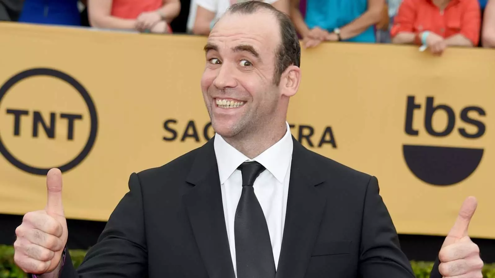 Veja Rory McCann como o Scott's Porage Oats Man