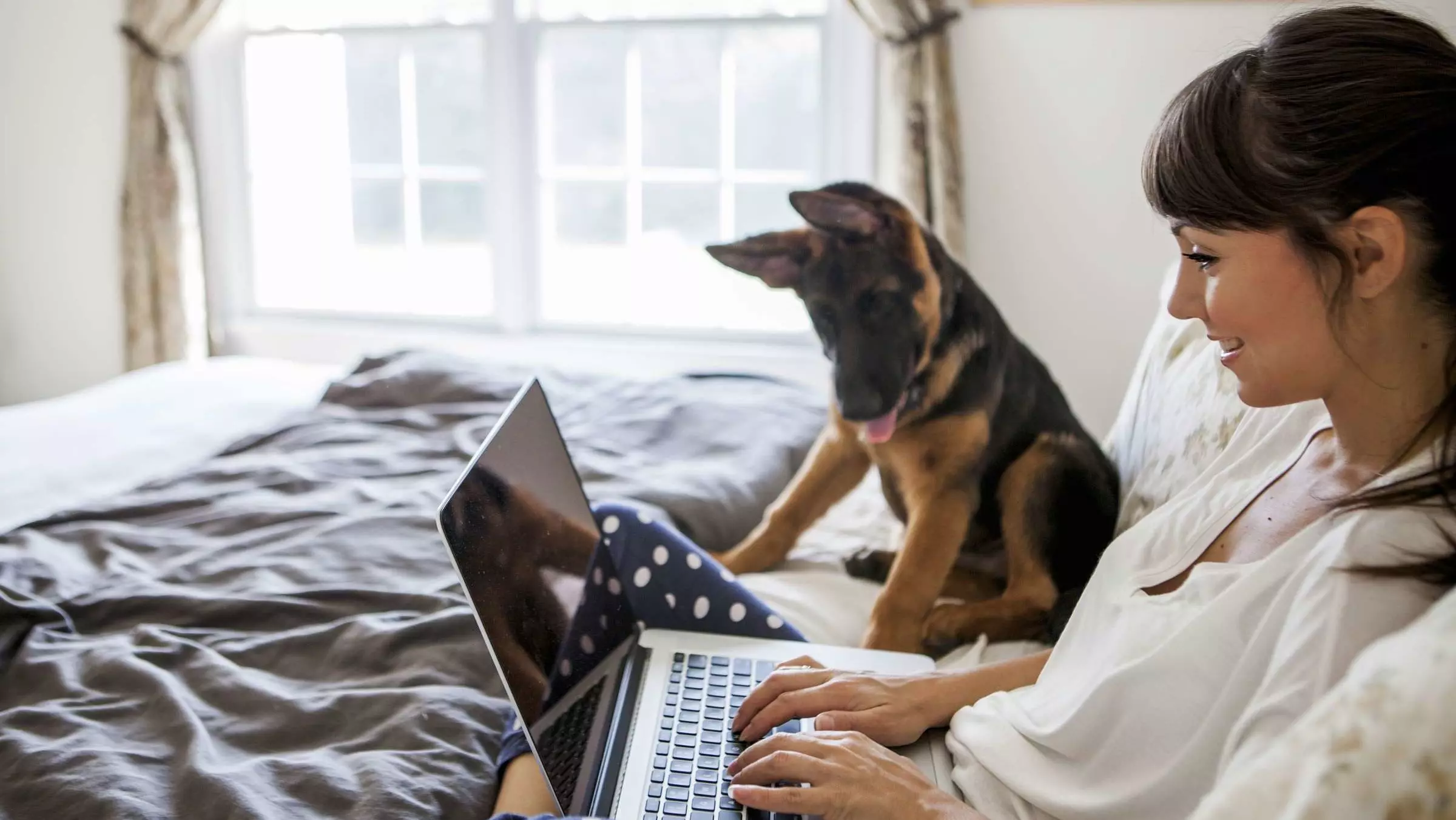 Molti lavoratori a distanza stanno lavorando dal letto