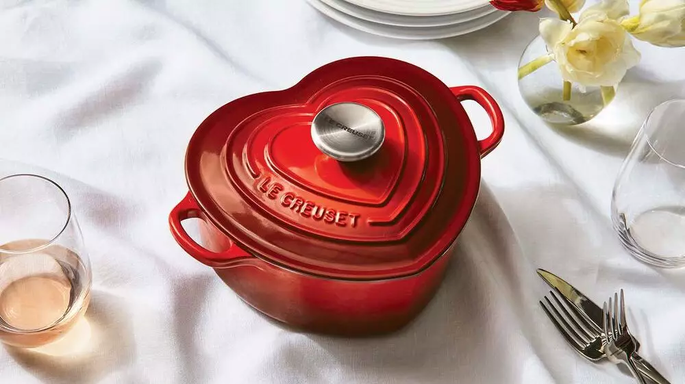 Le Creuset Cocotte Bentuk Jantung Ieu Sampurna pikeun Poé Valentine