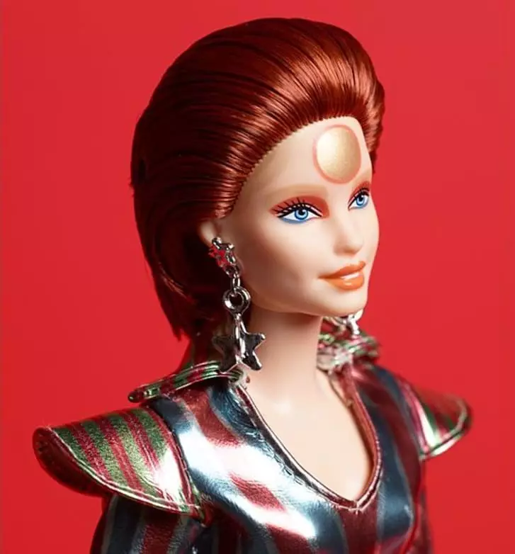 Ziggy Stardust Barbie debuterer for 50-årsjubileet for David Bowies 