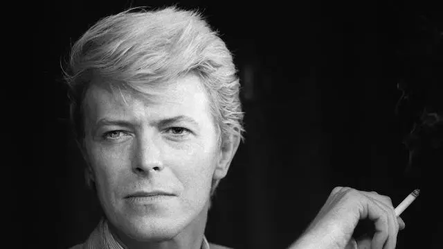 David Bowieren 100 liburu gogokoek artistaren gogoaren barnean begirada bat eskaintzen dute