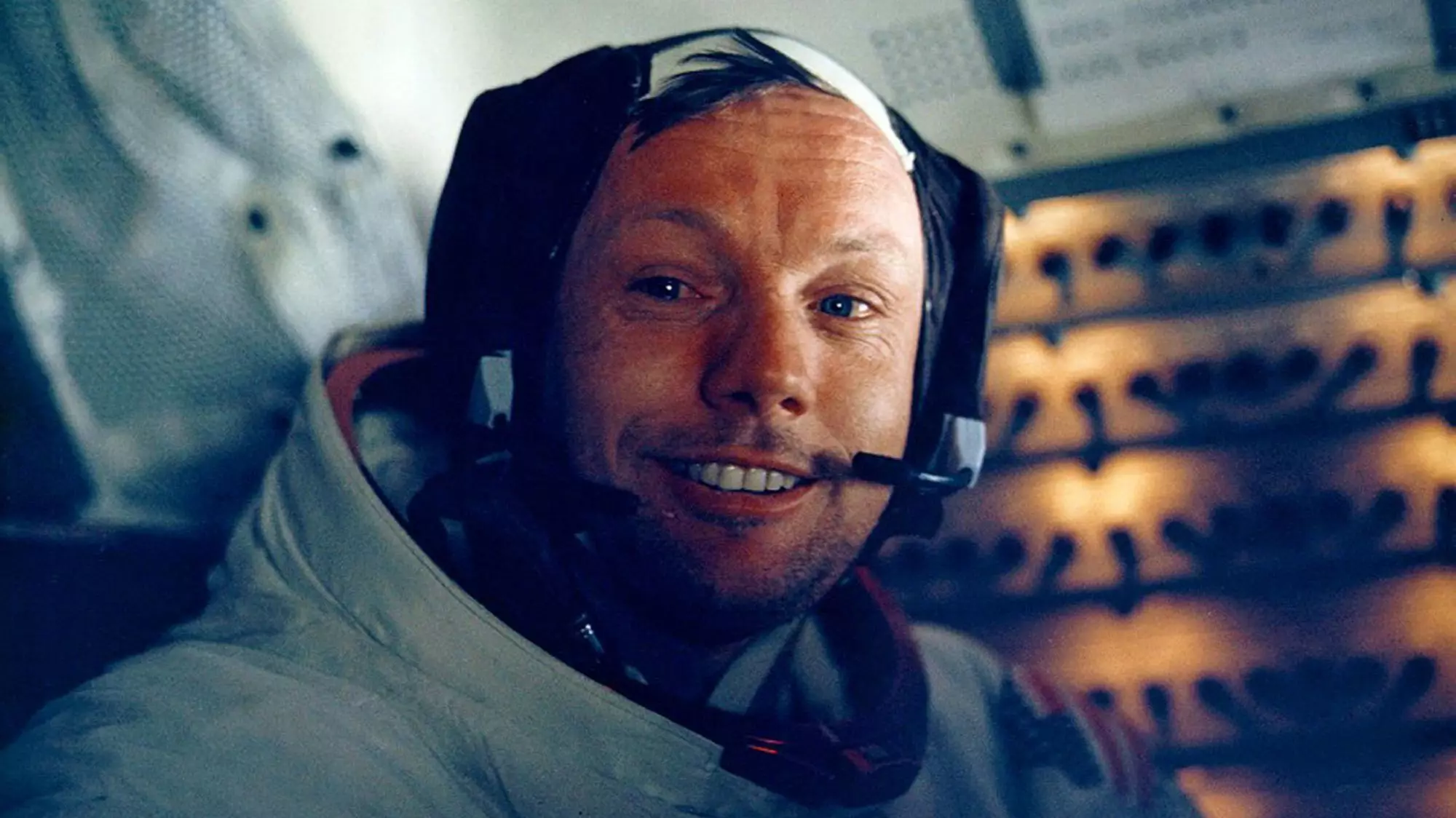 11 shay oo laga yaabo inaadan ka garanayn Neil Armstrong