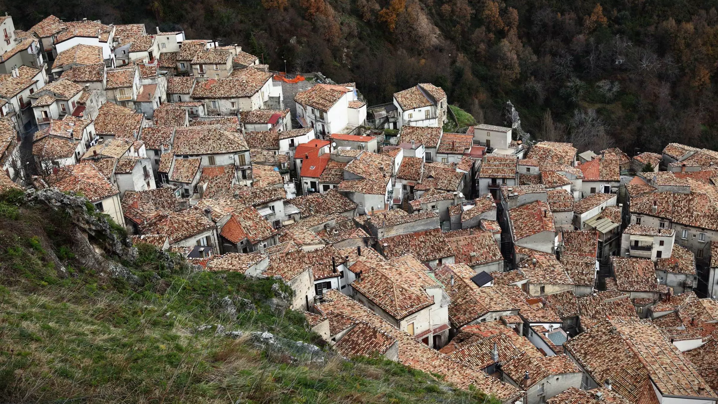 Maniry handoa olona hipetraka any ny Tanàna Italiana