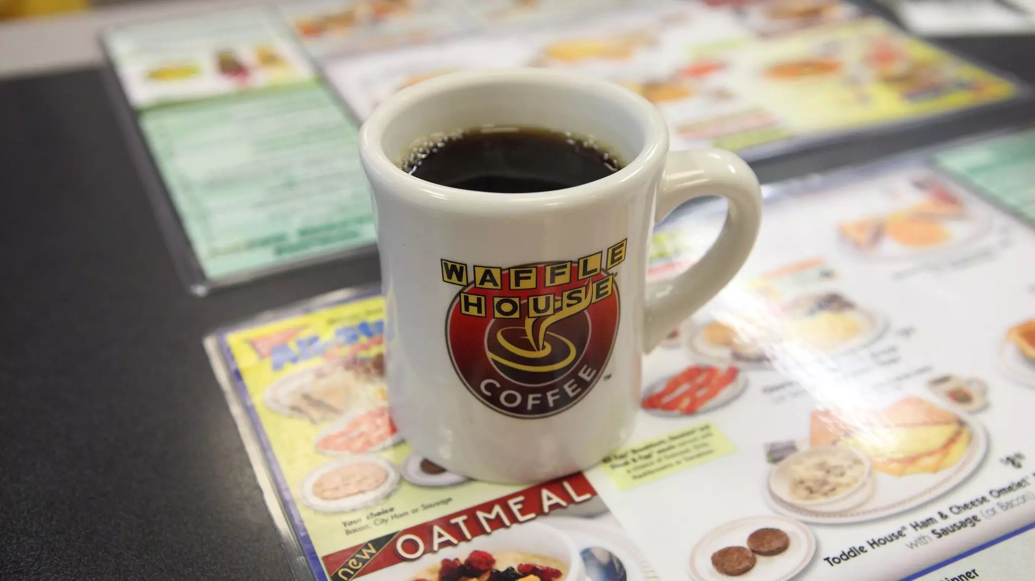 11 Spéit-Nuecht Fakten Iwwer Waffle House