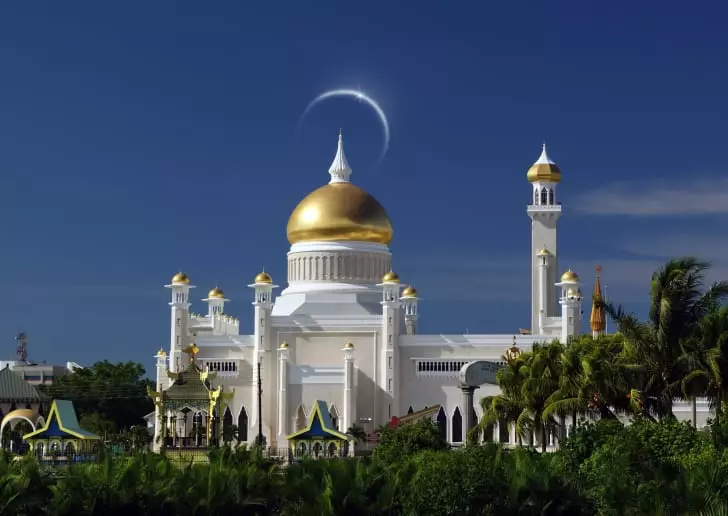 Đám cưới của hoàng gia Brunei có nghi thức diễn ra trong Phòng ngai vàng của cung điện Istana Nurul Iman.