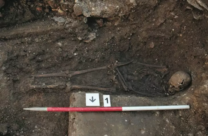 Unearthing Richard III: The Luckiest Find in History 571_2