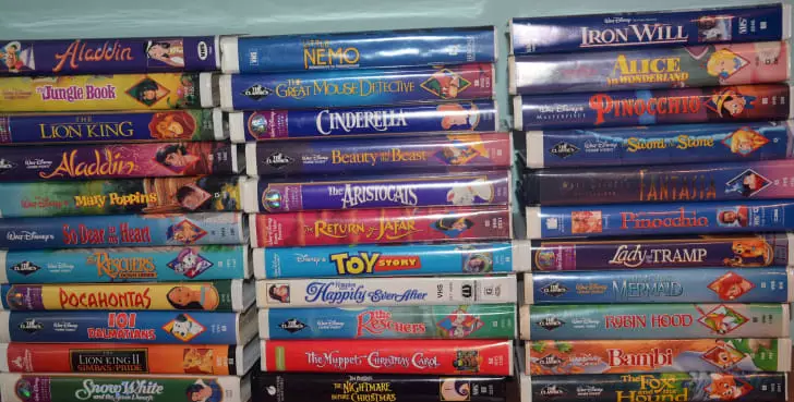 Disney VHS ժապավենների կույտեր