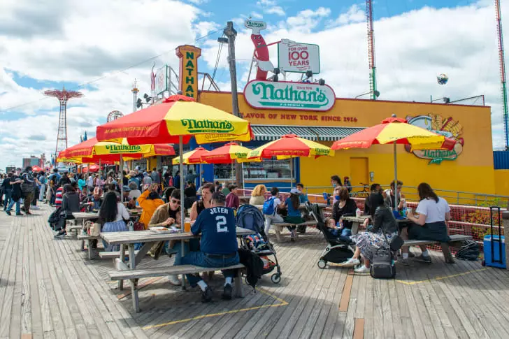 14 warm en sappige feite oor Nathan's Famous 6148_3