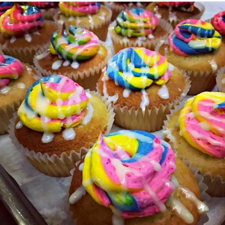 Shave Ice Cupcake gikan sa Hokulani Bake Shop