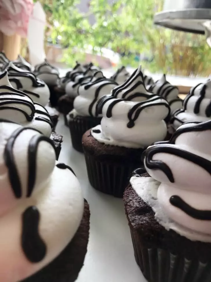 Black & White Little Cupcake Bakeshop