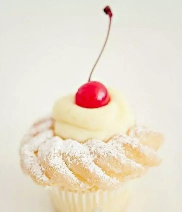 Sweet Indulgence Zeppole Cupcake