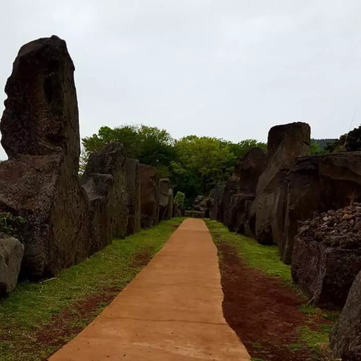 Kaus Lim Kauslim Lub Tsev khaws puav pheej Jeju Pob Zeb Them Nqi Rau Ib Tug Vaj Ntxwv Ancient 6437_2