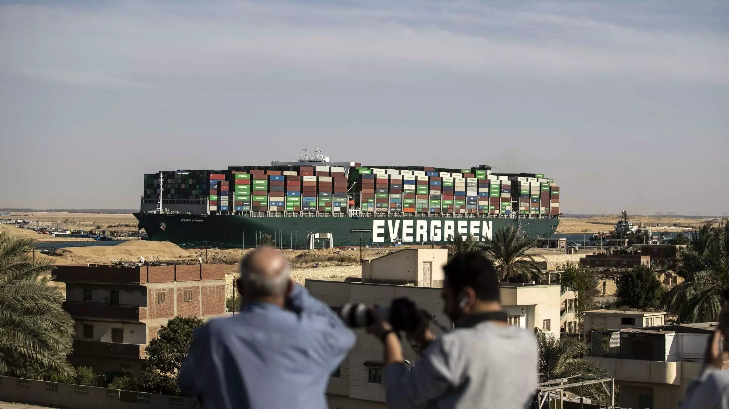 Le Auala na Fesoasoani ai le Anufe Atoa i le Saolotoina o le Vaa i Suez Canal